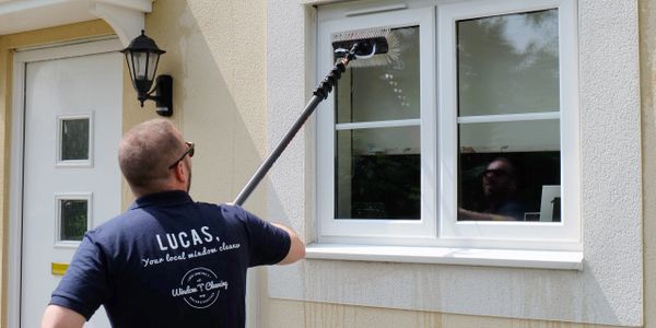 Trowbridge Window Cleaners JCE Window Cleaning